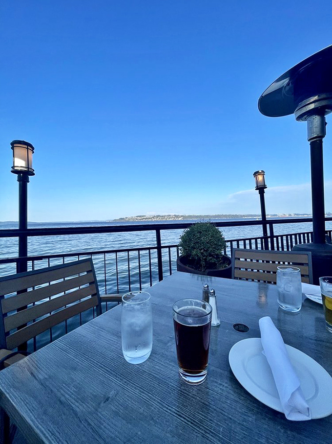 Dine al fresco with a side of breathtaking views. Who needs a screensaver when you've got this?