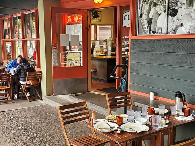 Al fresco dining, Fuller's style. Because sometimes you need a side of fresh air with your stack of pancakes.