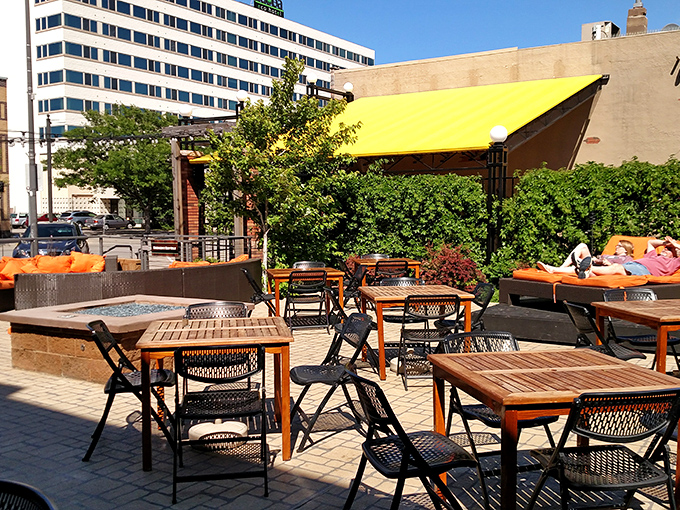 Sunshine, good food, and fresh air &ndash; Murphy's outdoor seating is the trifecta of dining perfection. Al fresco never looked so good!