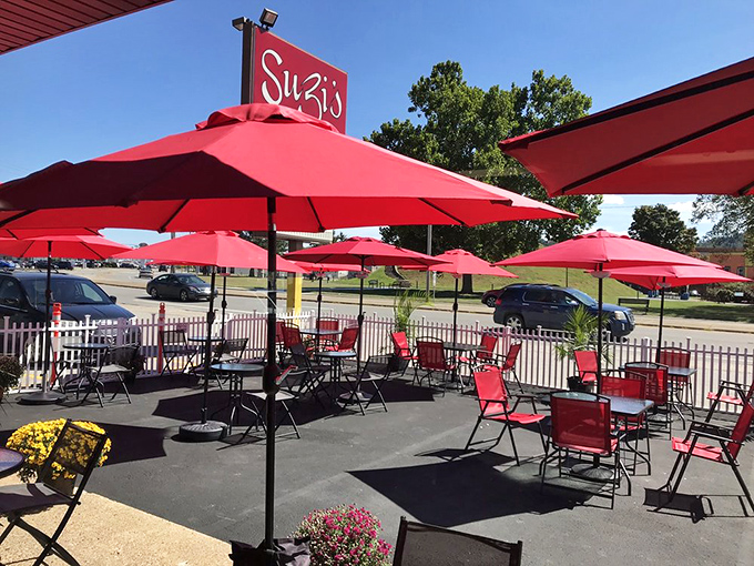 Al fresco feast! Suzi's outdoor seating is perfect for soaking up sunshine while you soak up gravy with your biscuits. Win-win!