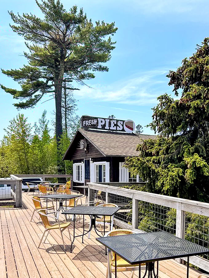 Pie with a view? Don't mind if we do! This outdoor seating area is perfect for soaking up sunshine and stuffing your face simultaneously.