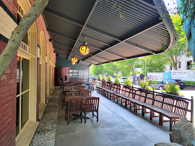 Al fresco dining with a side of people-watching. The perfect recipe for a lazy afternoon.