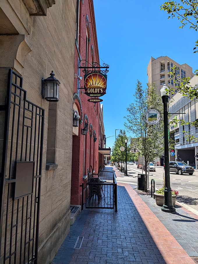 Goldy's stands proud on a Boise street corner, like a lighthouse guiding hungry souls to breakfast nirvana.