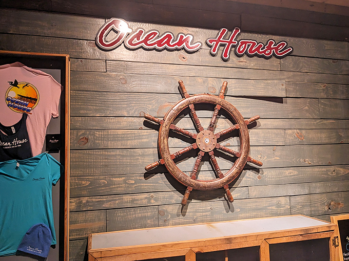 Yo ho, yo ho, a seafood lover's life for me! This wall decor screams "nautical chic" louder than a foghorn.