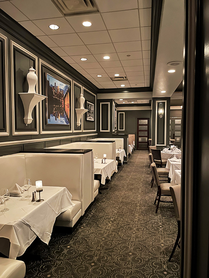 Cozy corners of culinary delight! These booths are like first-class seats on the flavor express – all aboard for deliciousness!