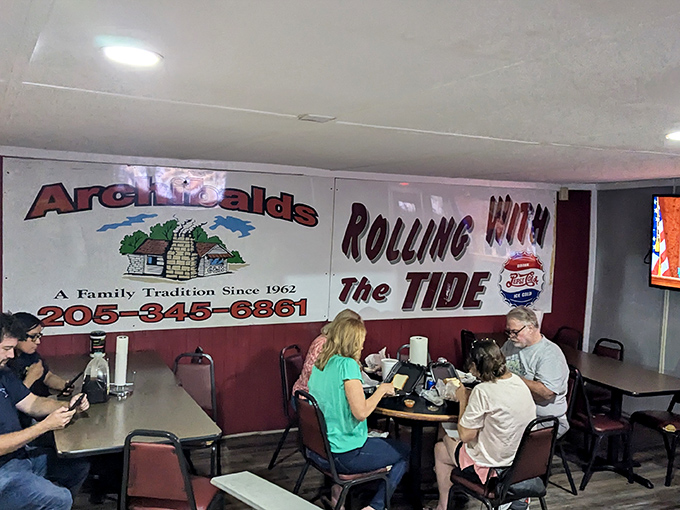 Where strangers become friends over shared love of sauce-stained fingers. This is barbecue diplomacy at its finest!