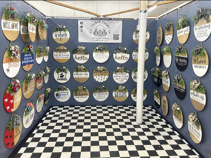 Welcome signs that speak volumes. It's like a masterclass in Southern hospitality, one wooden circle at a time.