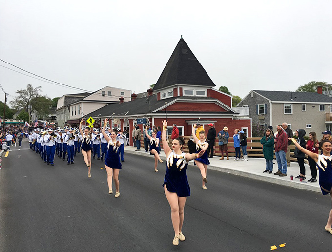 Small town, big spirit! Kennebunkport knows how to throw a parade that would make Stars Hollow jealous.