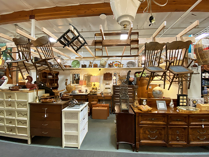 Home sweet retro home! This furniture setup is so inviting, you'll half expect to see Ward Cleaver reading the evening paper.
