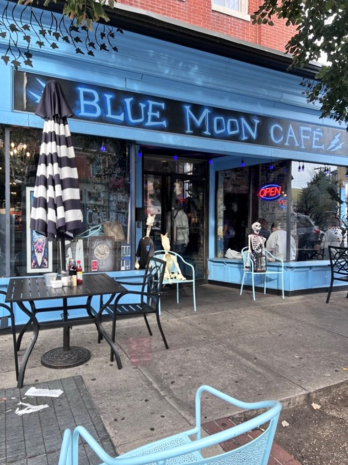 Al fresco dining with a side of people-watching. The perfect spot to sip your coffee and pretend you're in a indie film.