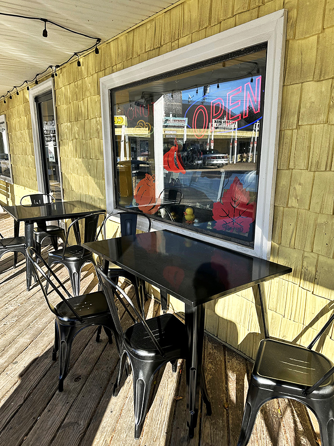 Al fresco indulgence! These outdoor tables are the perfect spot to savor your treats while soaking up that laid-back coastal vibe.