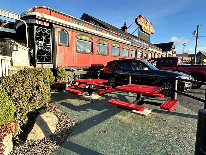 Al fresco dining, diner-style. These red tables are like little oases of deliciousness in an asphalt desert.