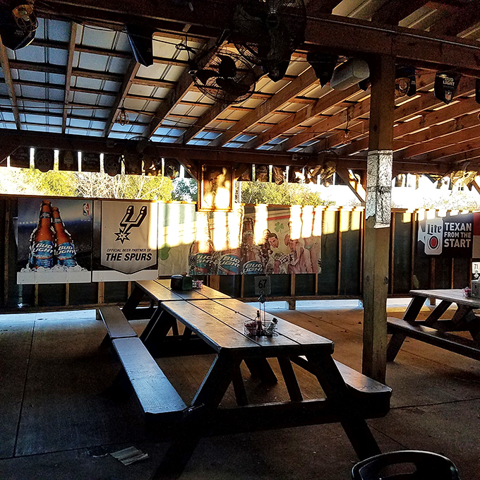 Al fresco feasting fit for a king! These outdoor tables are the perfect spot for a pizza picnic under the Texas sky.