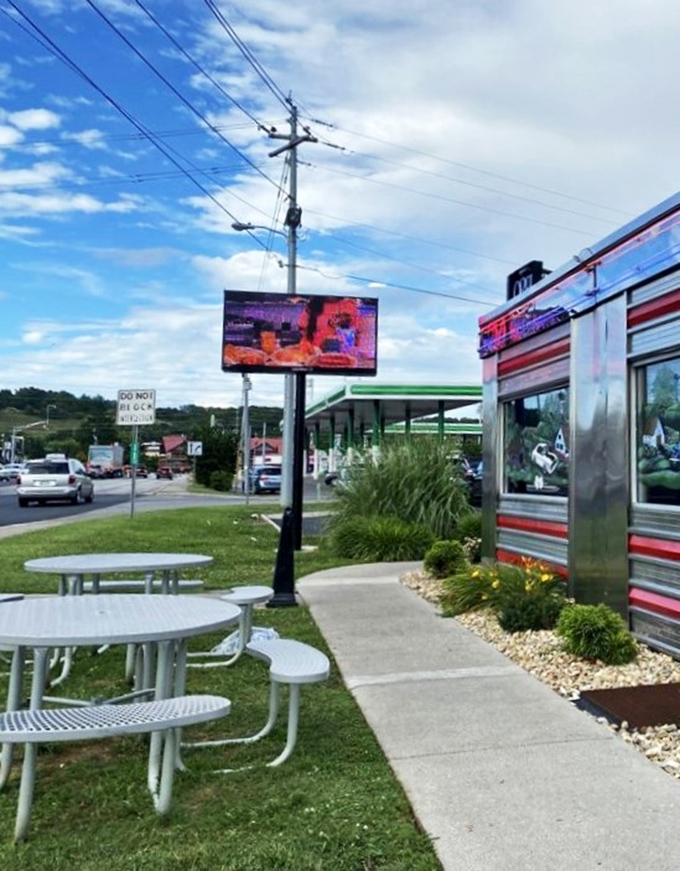 Al fresco dining, diner-style! These outdoor tables are perfect for people-watching and debating the merits of chocolate vs. vanilla shakes.