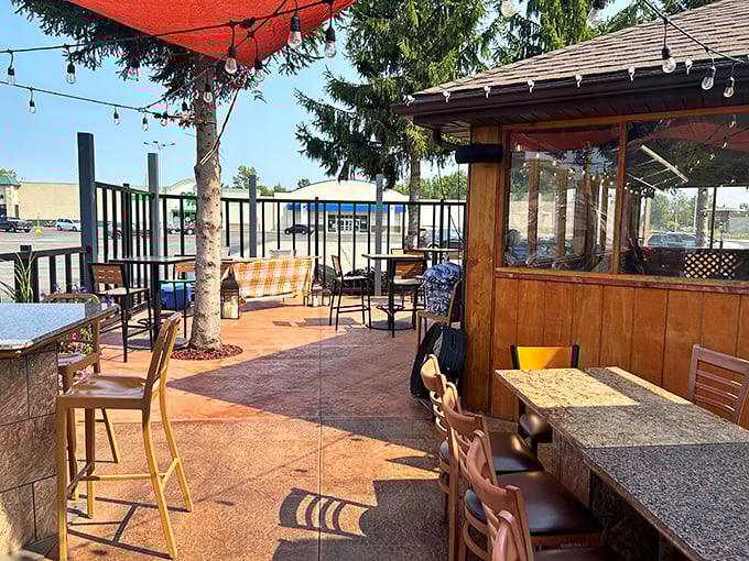 Outdoor dining that feels like a backyard BBQ, minus the need to man the grill yourself. Win-win!