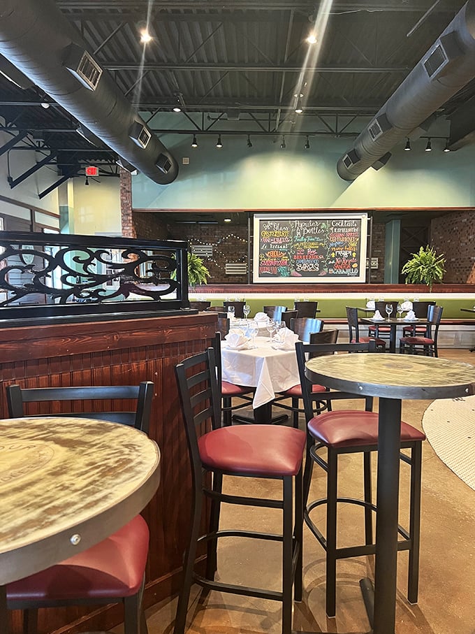 From intimate tables for two to high-tops for casual bites, this dining room has a seat for every mood. Time to choose your own culinary adventure!