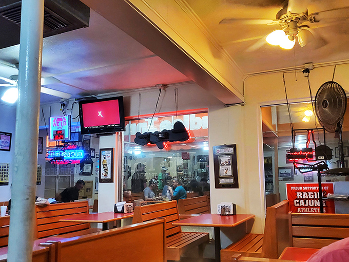 It's like your favorite 50s sitcom came to life, but with better burgers!