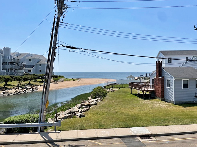 With views like this, even the lobsters would stop and stare. It's nature's screensaver, but way better because you can actually be there.