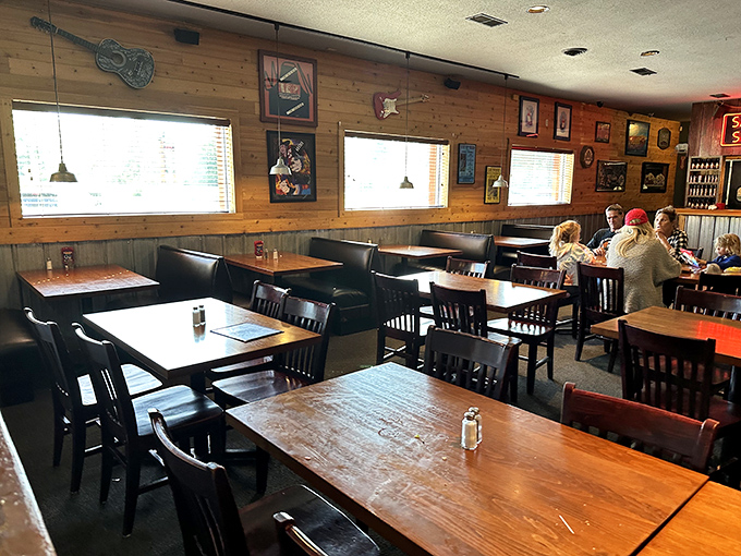 Where strangers become friends over shared barbecue bliss. This dining room is the United Nations of meat lovers.