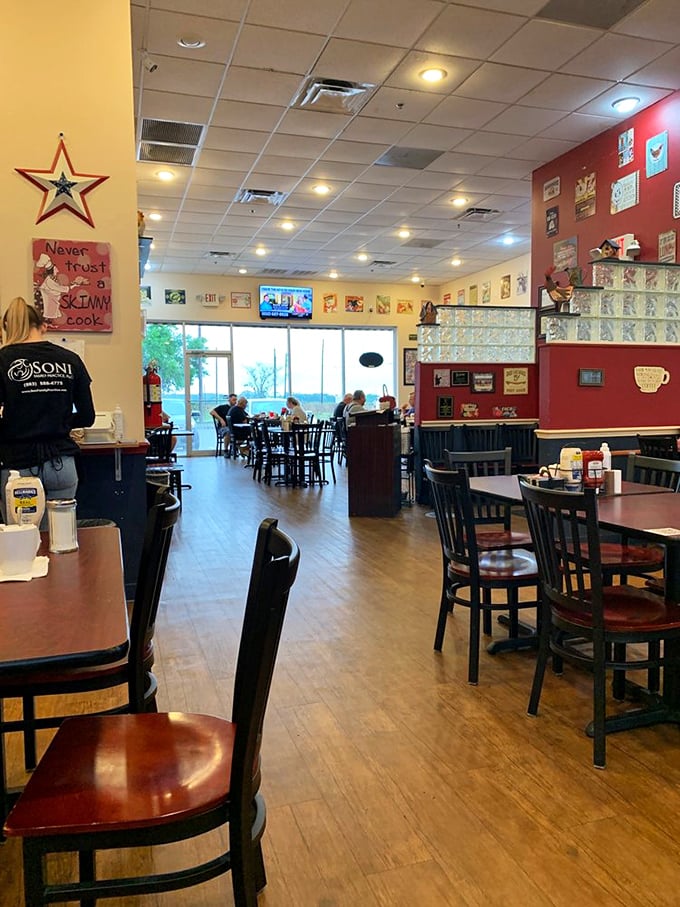 Where everybody knows your name (or will soon)! This cozy dining room is buzzing with the happy chatter of locals and tourists alike, all united in their quest for the perfect bite.
