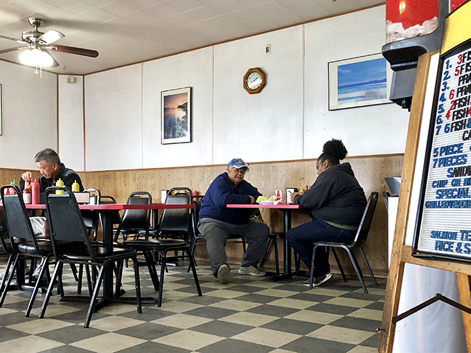 Where everybody knows your name – and your burger order! This cozy dining area serves up comfort by the plateful.