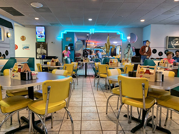 The diner's beating heart: A staff so friendly, they could make even grumpy cats purr. Service with a smile? More like service with a party!