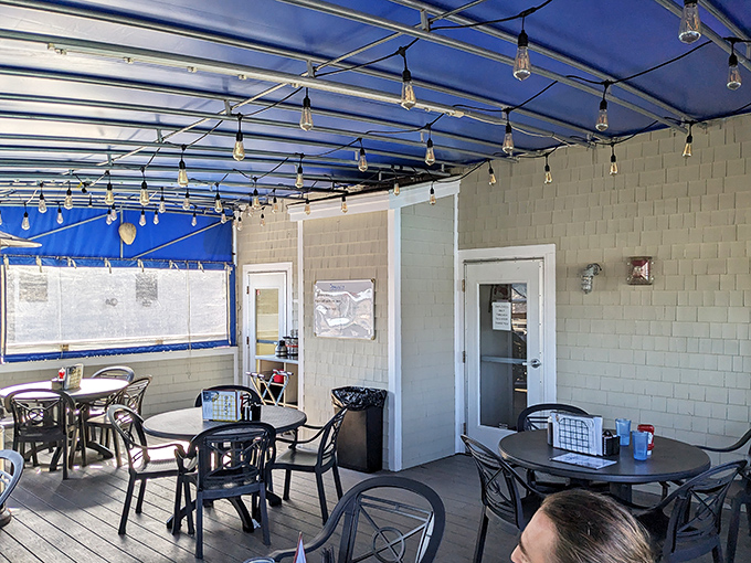 Dine al fresco and let the ocean breeze season your meal. A perfect spot for lobster rolls and people-watching.