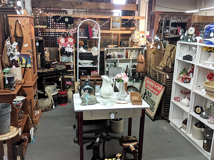 Booth after beautiful booth! Each one a miniature museum curated by passionate collectors. It's like speed-dating, but with antiques!