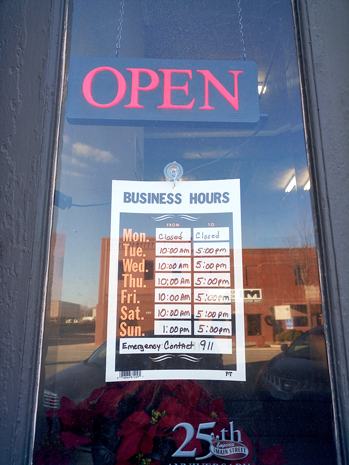 Time waits for no one, but this antique mall does! Check out these business hours &ndash; perfect for both early birds and night owls.