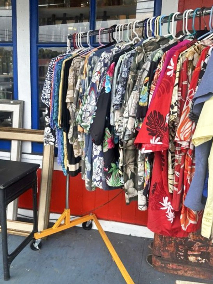 Aloha, fashion time capsule! These shirts aren't just clothing; they're wearable postcards from Hawaii's colorful past.