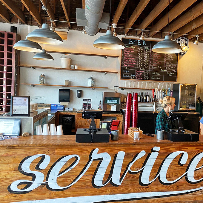 Service with a side of style. This counter could star in its own home renovation show, but we're more interested in what's cooking behind it.