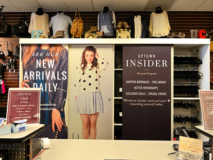 Insider info central! This display is your ticket to savvy shopping. Join the club and watch the savings roll in &ndash; your wallet will thank you.