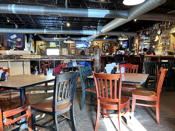 Comfort meets cool! With its mismatched chairs and laid-back vibe, this dining area feels like the living room of your dreams.