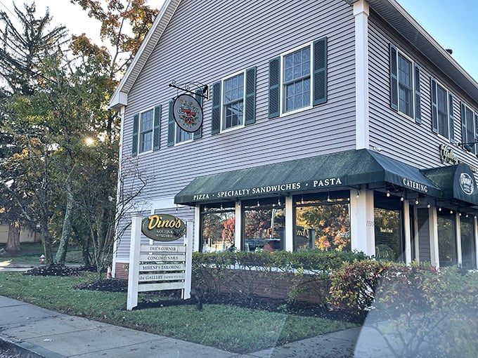 Dino's Kouzina & Pizzeria: Where Greek meets Italian in a culinary love story. It's like "My Big Fat Greek Wedding," but with more carbs and less family drama.