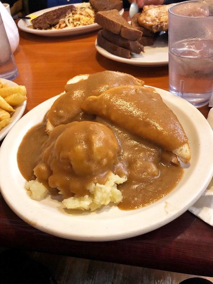 Comfort food alert! This hot beef sandwich looks like a warm hug from your favorite grandma, served on a plate.