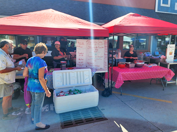 Market day madness! Kalona's local market is a feast for the senses, where farm-fresh meets handmade in a dance of deliciousness.