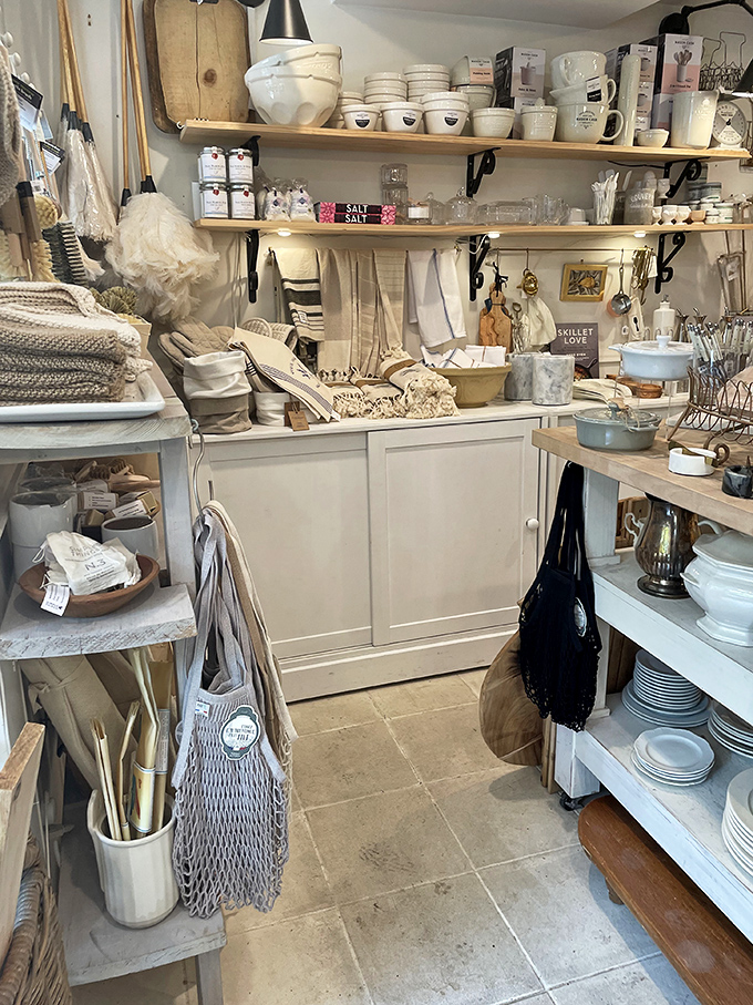 Martha Stewart meets Marie Kondo in this corner of kitchen bliss. Everything in its place, and a place for everything vintage.