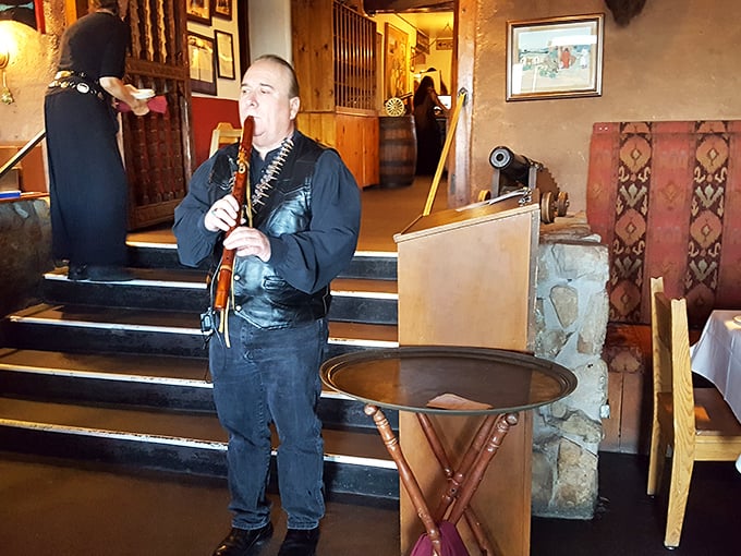 Live music that feeds the soul while you feed your face. This entertainer's got more strings to his bow than your average cowboy.