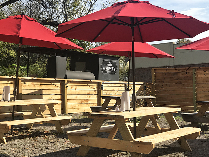 Picnic tables and red umbrellas: The perfect setting for an al fresco feast. Sunshine and smoky aromas included at no extra charge.
