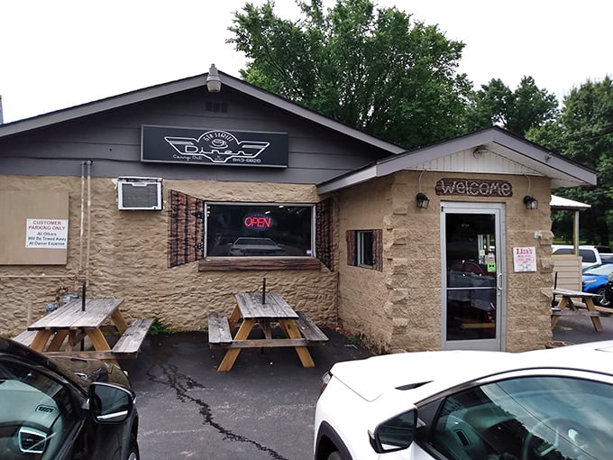 Picnic tables and patriotism: the perfect recipe for outdoor dining. Just add sunshine and an appetite big enough to match that American flag.