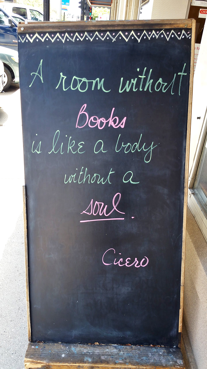 Words to live by! This Cicero quote is a bibliophile's battle cry. Empty bookshelves are clearly a crime against humanity.