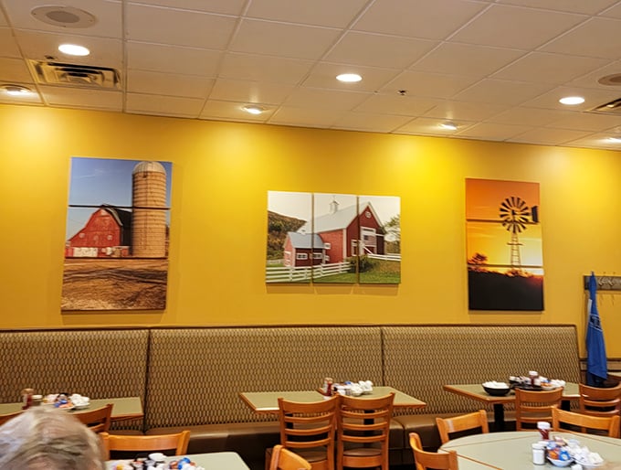 Farm-fresh decor that'll make you wonder if you've stumbled into a Norman Rockwell painting. City slickers, prepare for a visual hay ride!