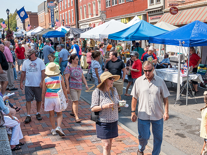 A street fair that's more festive than a Mardi Gras parade. Lexington knows how to throw a party that brings the whole town together.
