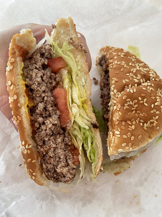 Ladies and gentlemen, the pi&egrave;ce de r&eacute;sistance! This burger is so photogenic, it could have its own Instagram account.