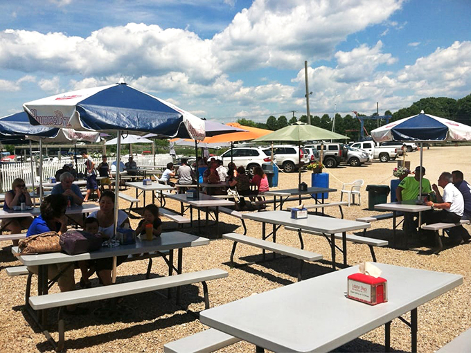 Al fresco dining at its finest! These picnic tables are basically front-row seats to the best show in town: lunch with an ocean view.