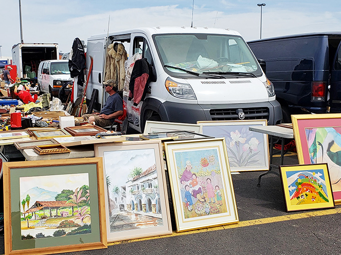 Art for every wall and wallet! Whether you're into landscapes or abstracts, this booth proves beauty is in the eye of the bargain-holder.