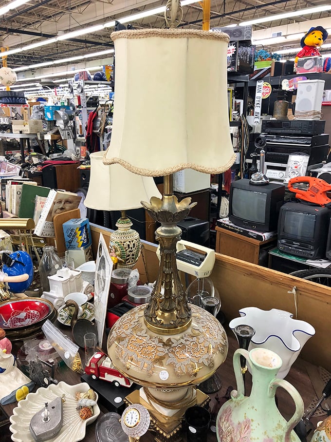 Light up your life! This vintage lamp is ready to cast a warm glow on your decor and your heart. Talk about illuminating finds!