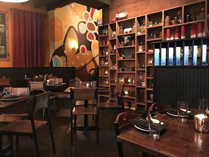 Dining rooms should tell stories; this one whispers of Spanish nights and Georgia hospitality in the same welcoming breath.