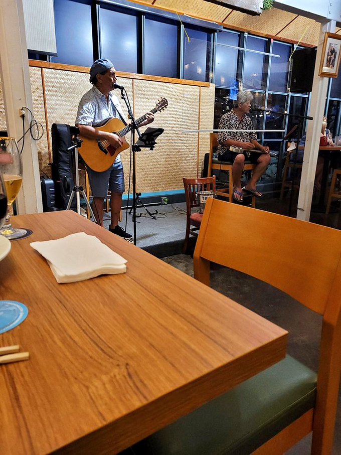 Live music that feeds the soul while you feed your belly. It's a feast for all your senses!