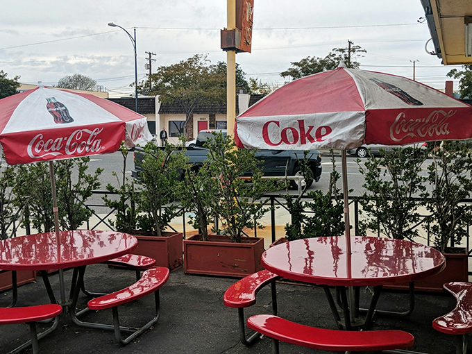 Al fresco dining, diner-style! These outdoor seats are perfect for people-watching and chili dog-devouring.